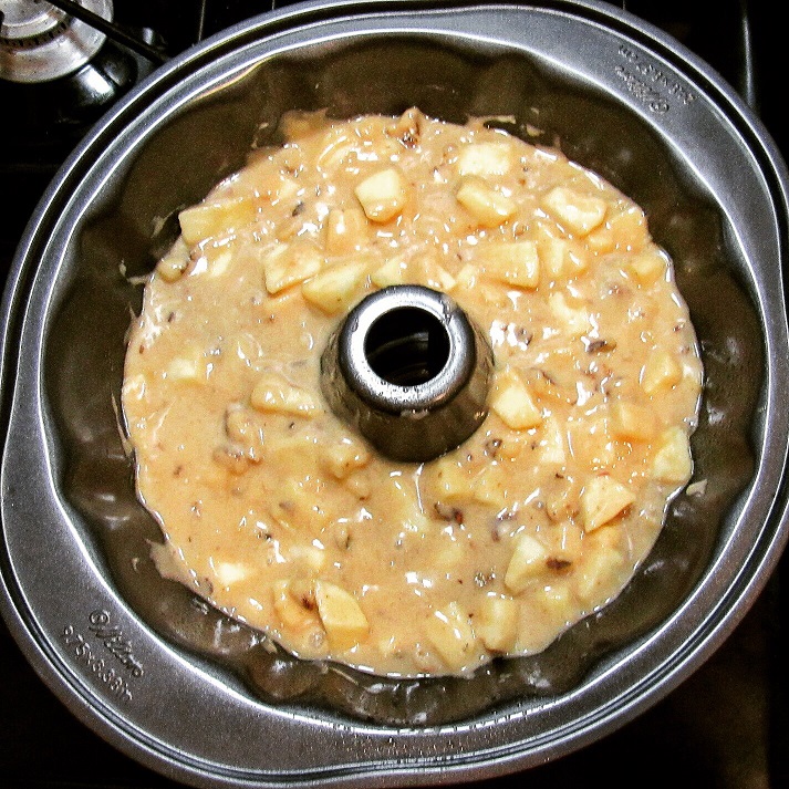 Bolo de Maçã (Apple Cake) – The Five Marias