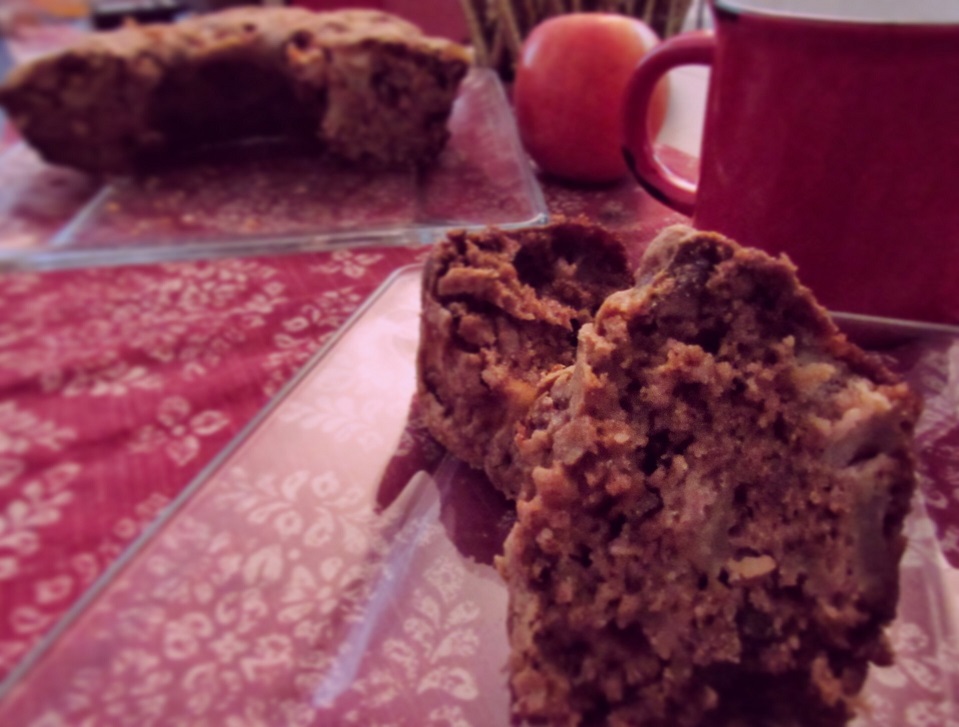 Bolo de Maçã (Apple Cake) – The Five Marias